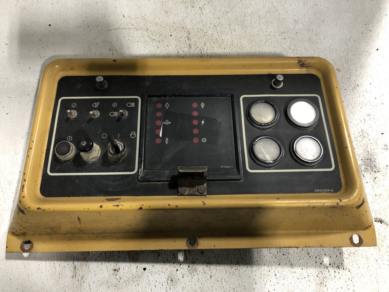 3T-9100 | CAT D4H II Instrument Cluster for Sale