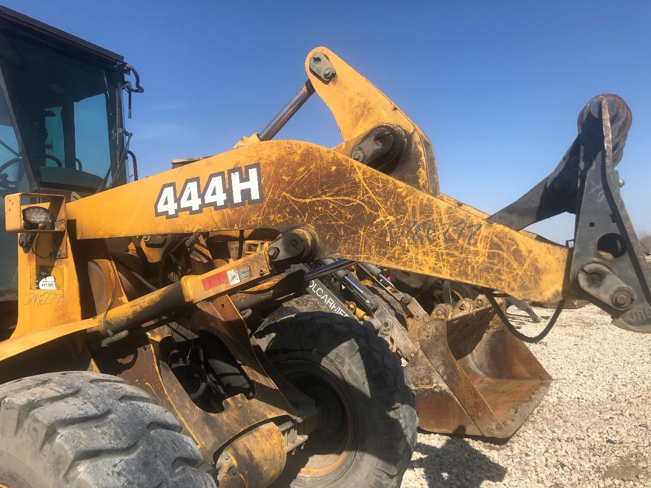 AT389394 | John Deere 444H Loader Arm for Sale