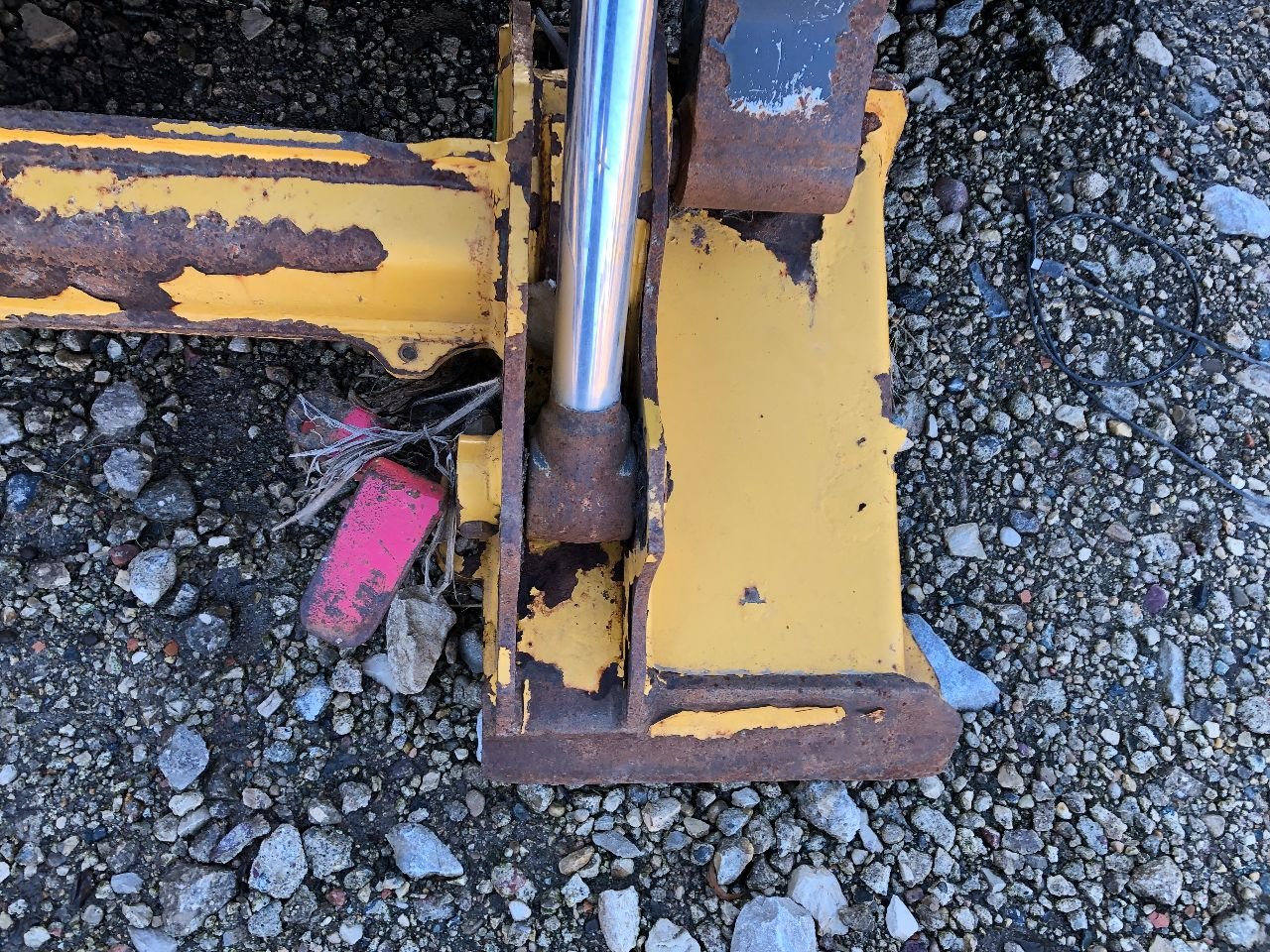 AT424772 | John Deere 320D Quick Coupler for Sale