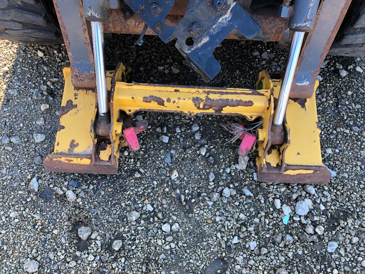 AT424772 | John Deere 320D Quick Coupler for Sale