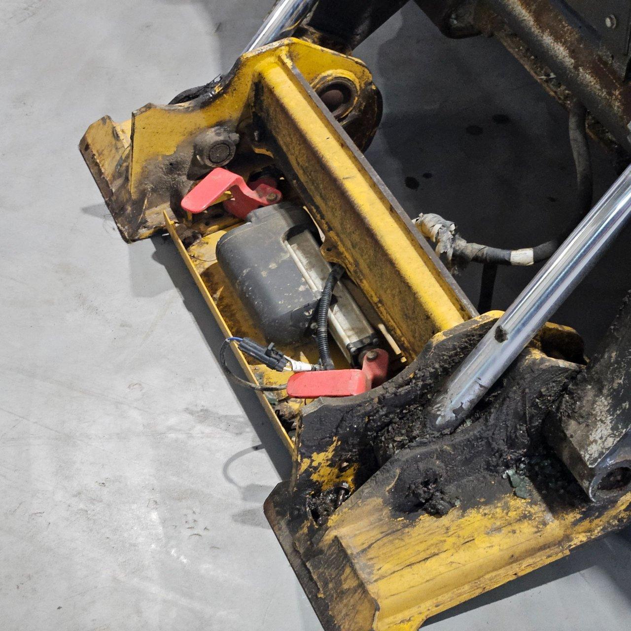 AT399229 | John Deere 332E Quick Coupler for Sale