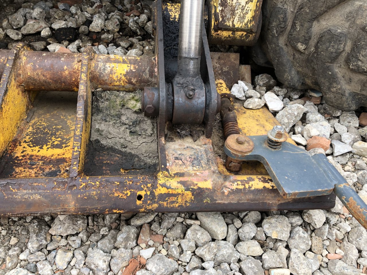 Gehl 6635 SXT2 Quick Coupler for Sale