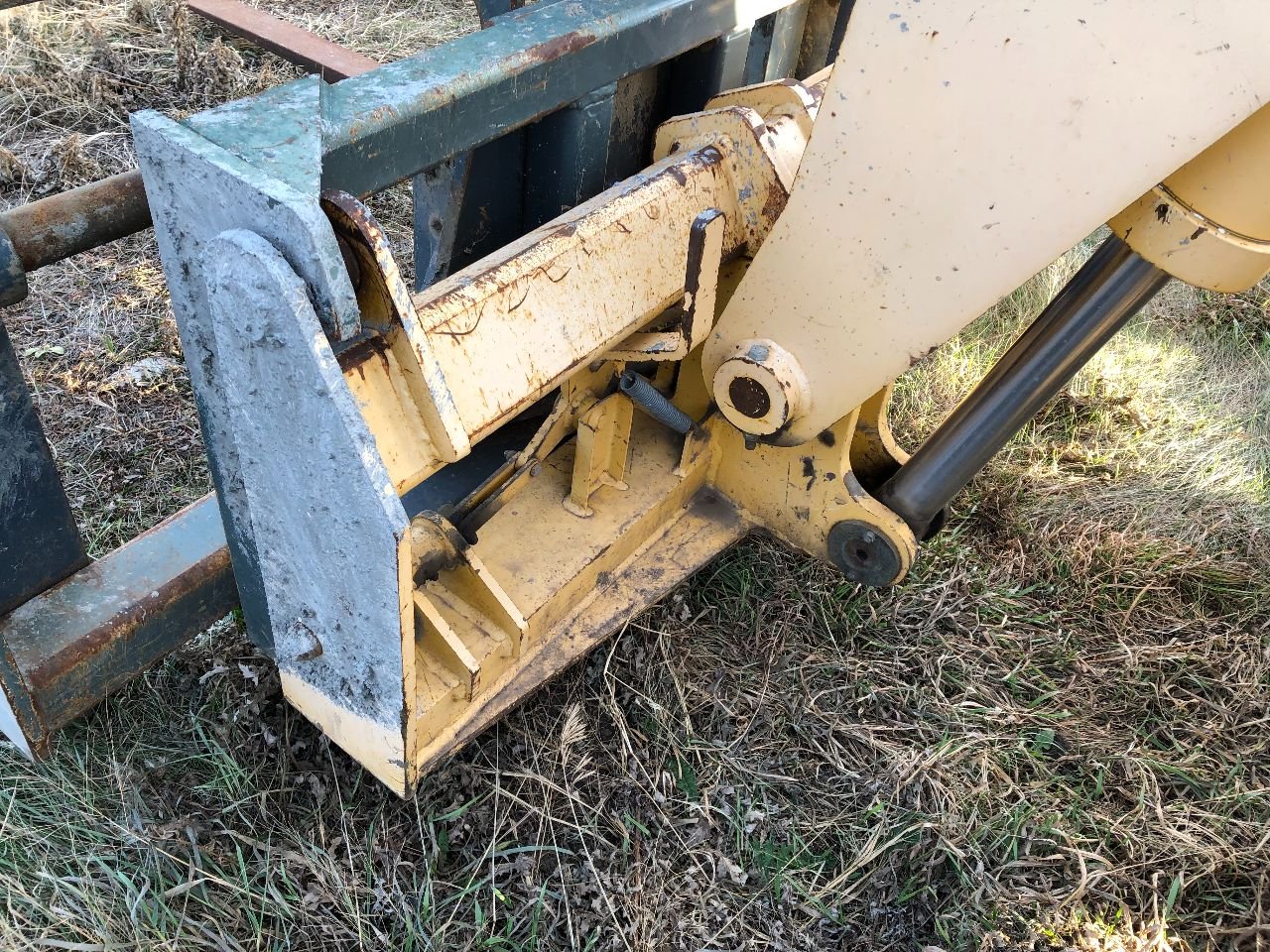 Gehl DL10H55 Quick Coupler for Sale