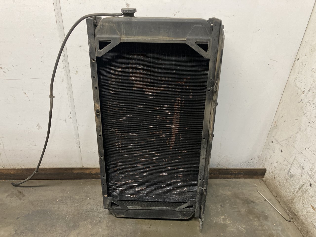 AT223881 | John Deere 444H Radiator for Sale