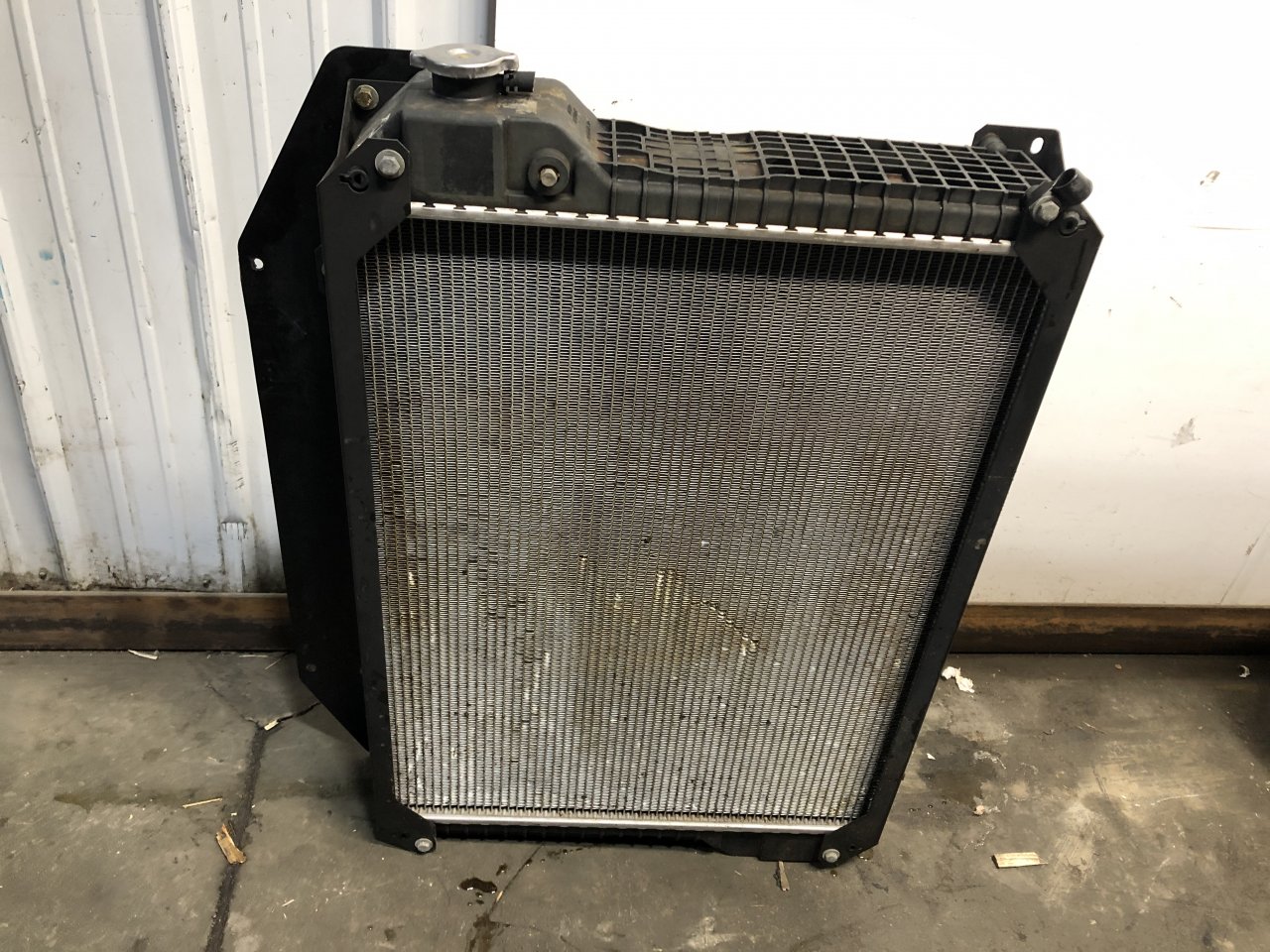 84232364 | Case 621F Radiator for Sale