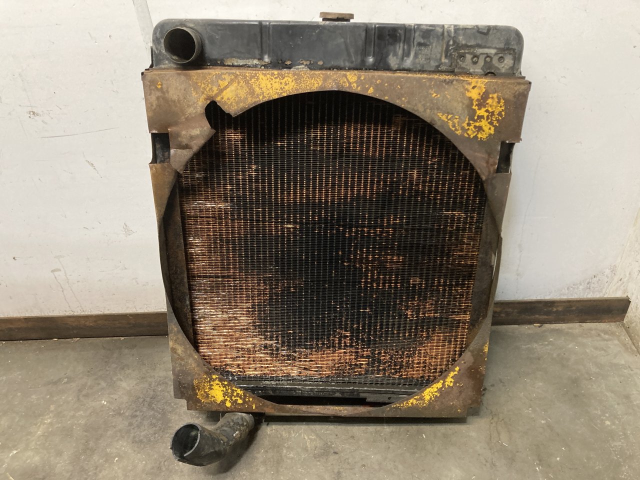 AT39406 | John Deere 644B Radiator for Sale