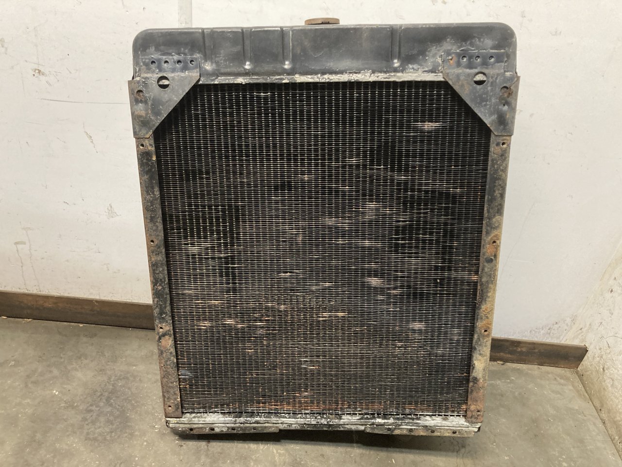 AT39406 | John Deere 644B Radiator for Sale