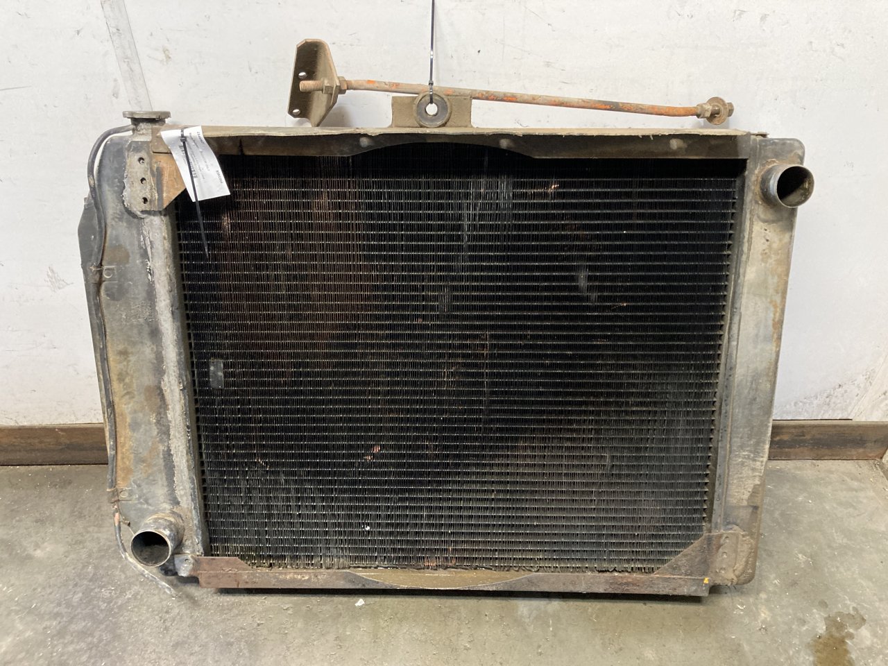 AT71241 | John Deere 670A Radiator for Sale