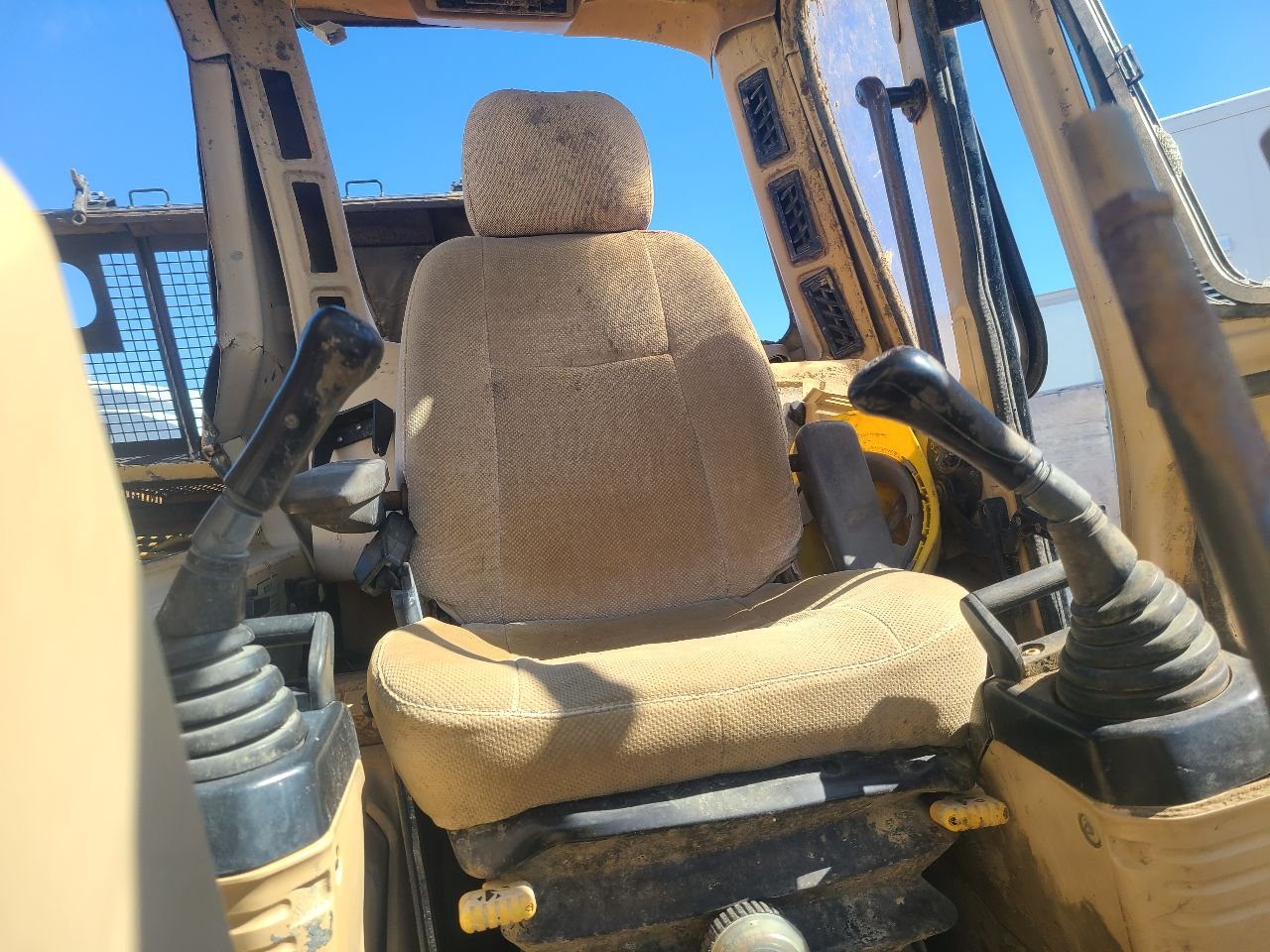 100-7678 | CAT 320L Seat for Sale