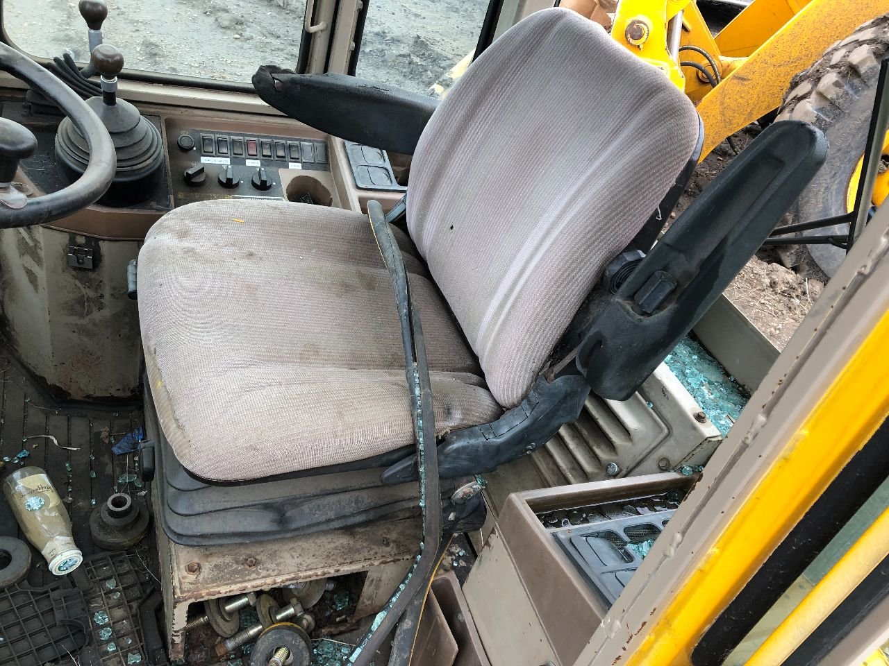AT159385 | John Deere 544G Seat for Sale