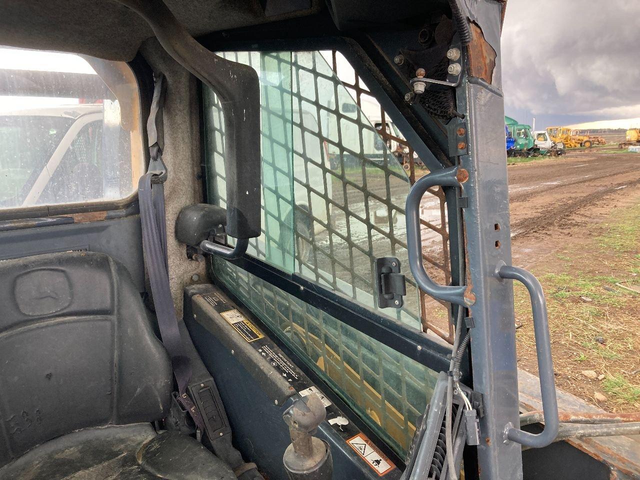 AT536364 | John Deere 326D Equip Side Glass for Sale