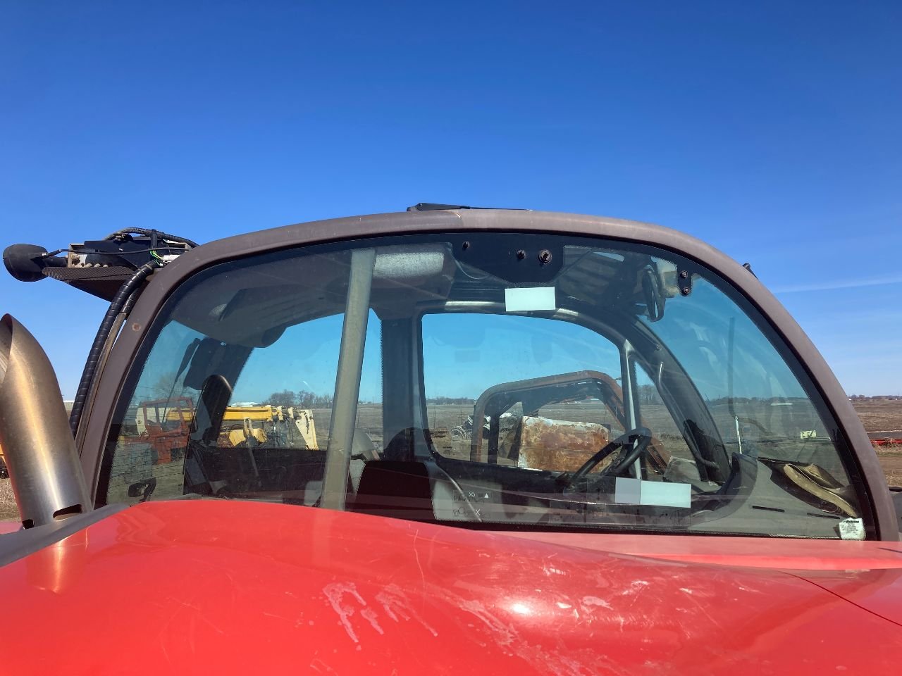 750013 | Manitou MLT840-115 Equip Side Glass for Sale