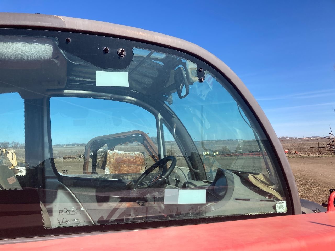 750013 | Manitou MLT840-115 Equip Side Glass for Sale