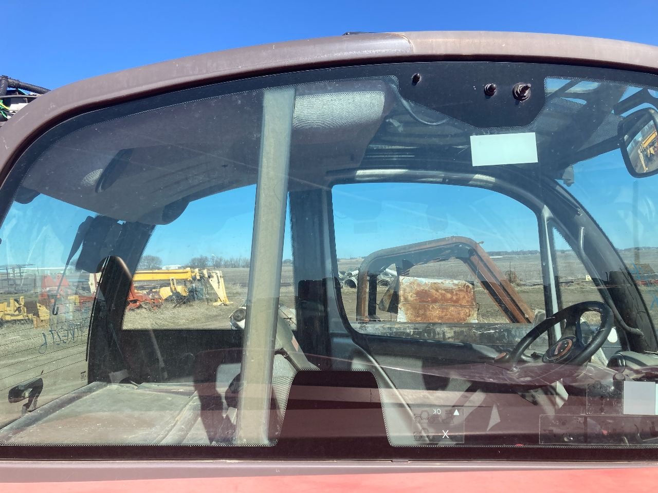 750013 | Manitou MLT840-115 Equip Side Glass for Sale