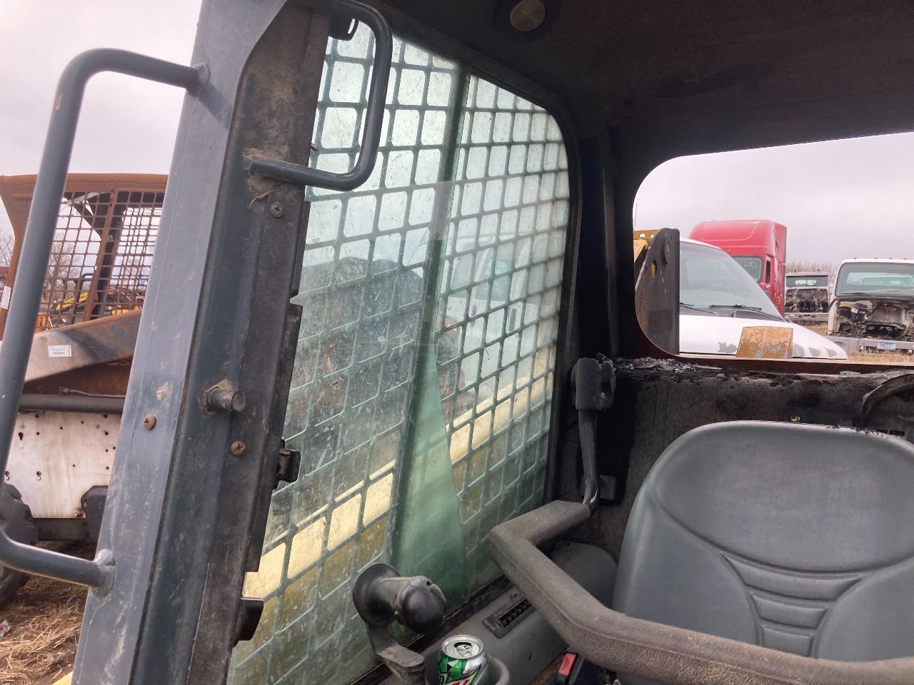 50301848 | Gehl R165 Equip Side Glass for Sale