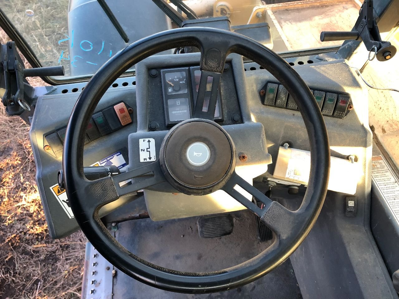 L70120 | Gehl DL10H55 Steering Column for Sale