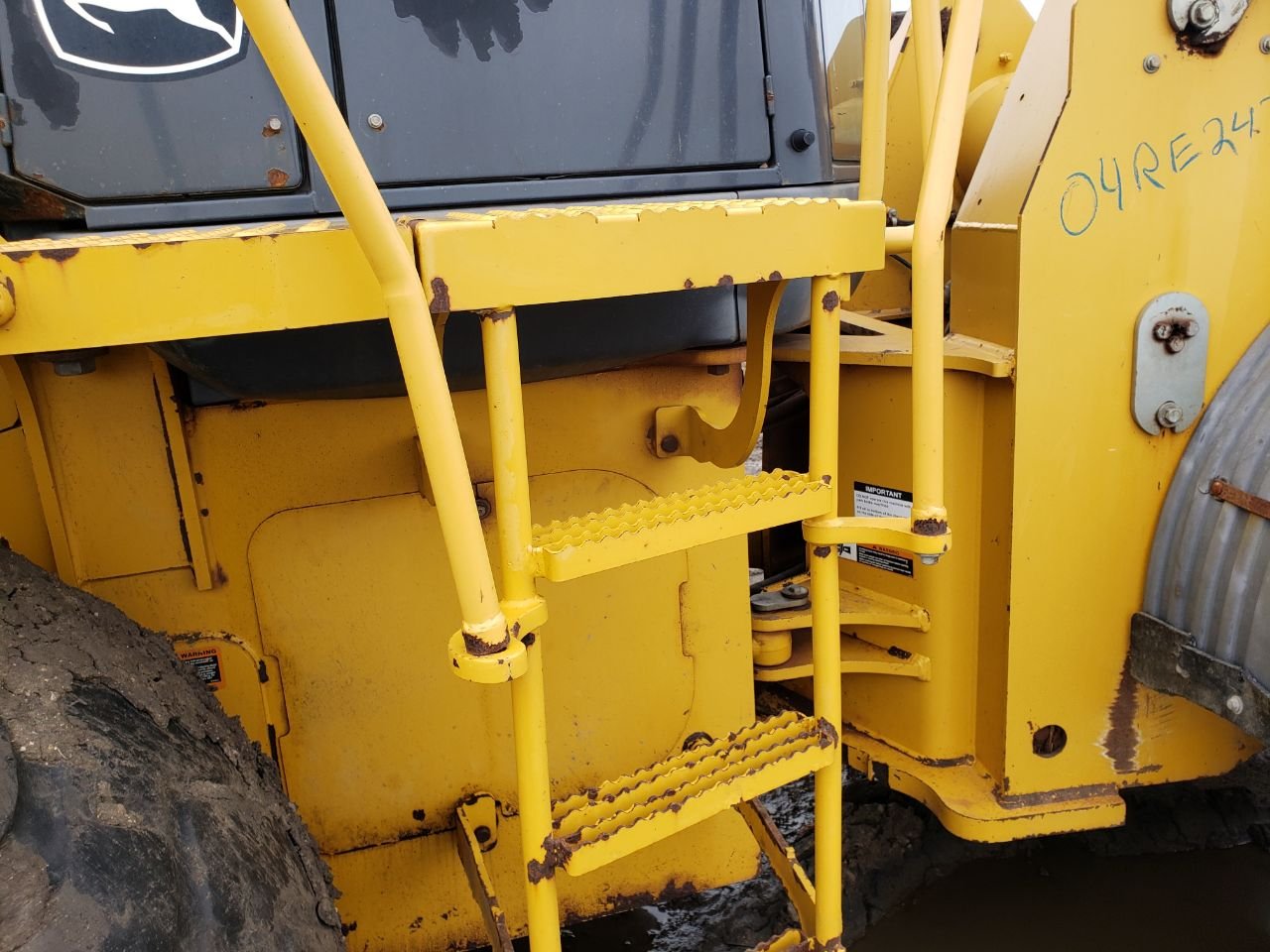 AT327496 | John Deere 824J Step for Sale