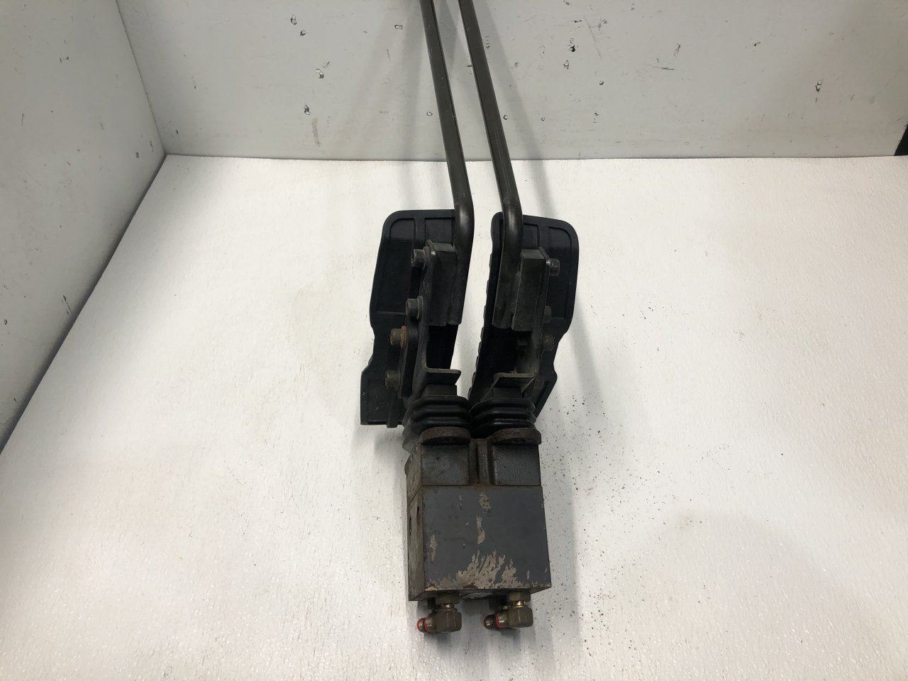 KNJ2557 | Case CX160 Pedal for Sale