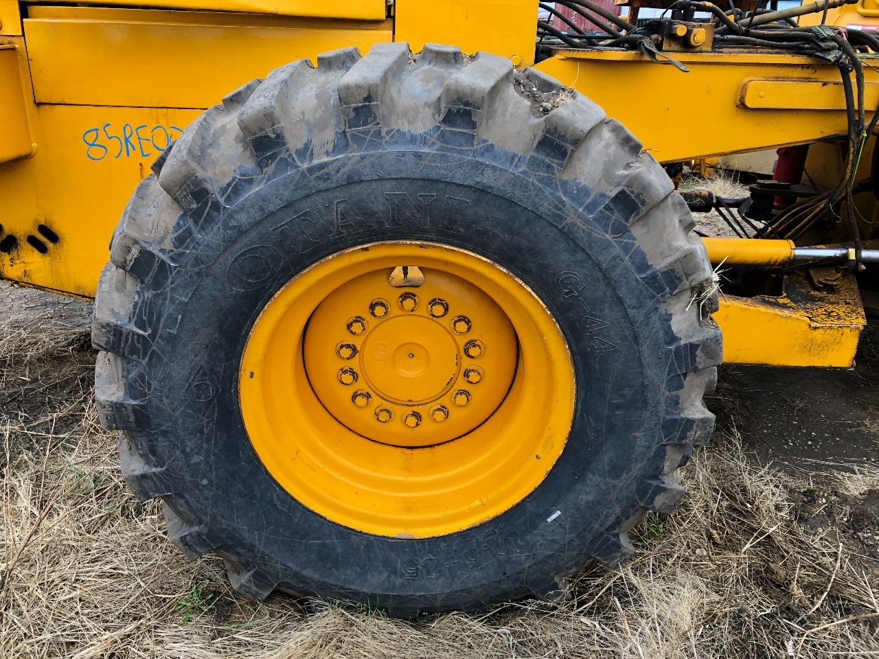 AT129541 | John Deere 544G Tire and Rim for Sale