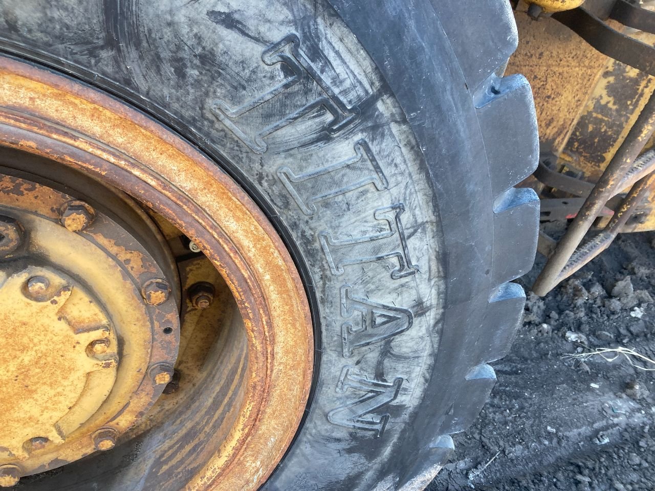 CAT 930 Tire and Rim for Sale