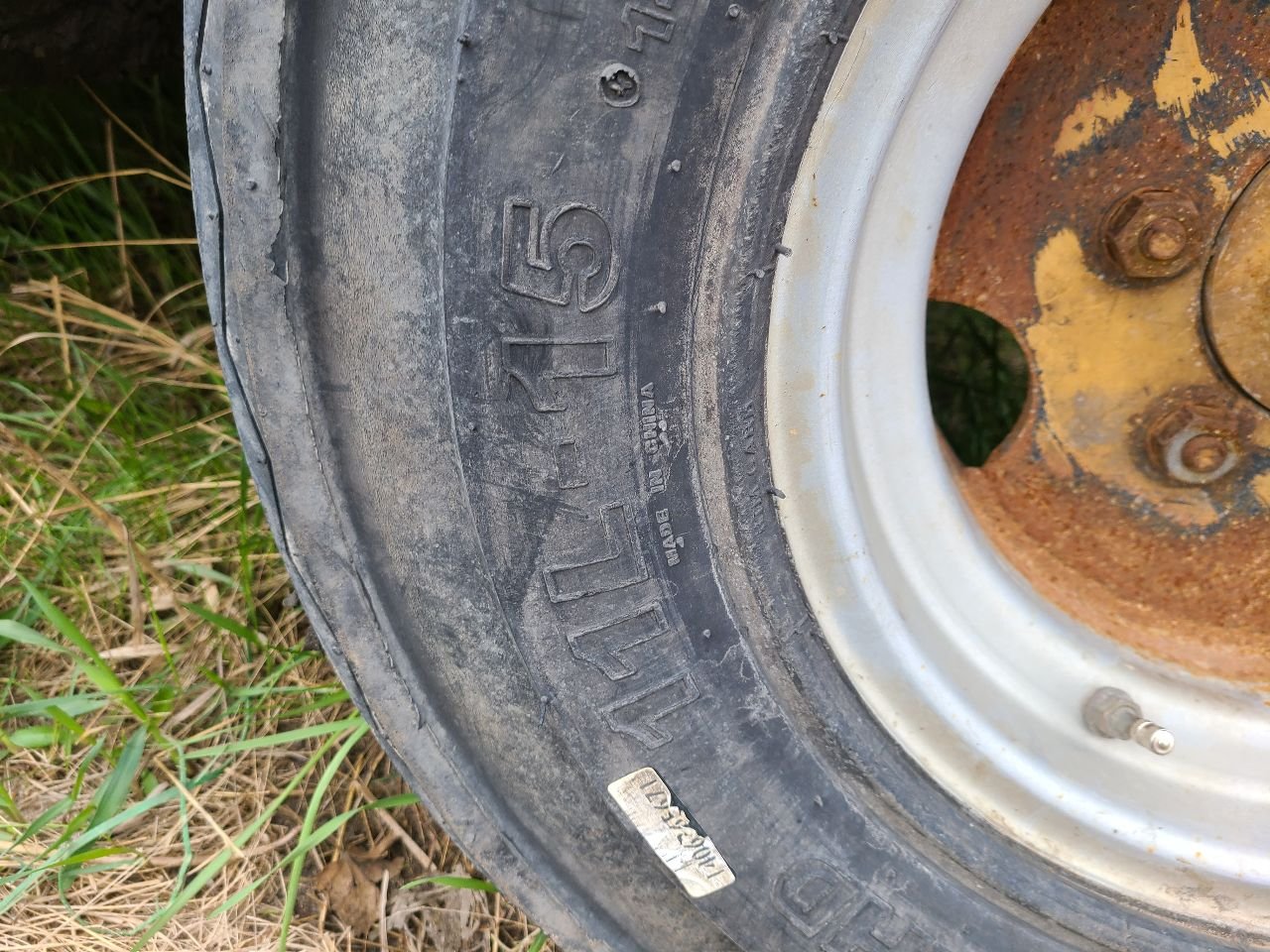 Hyster P50A Tire and Rim for Sale