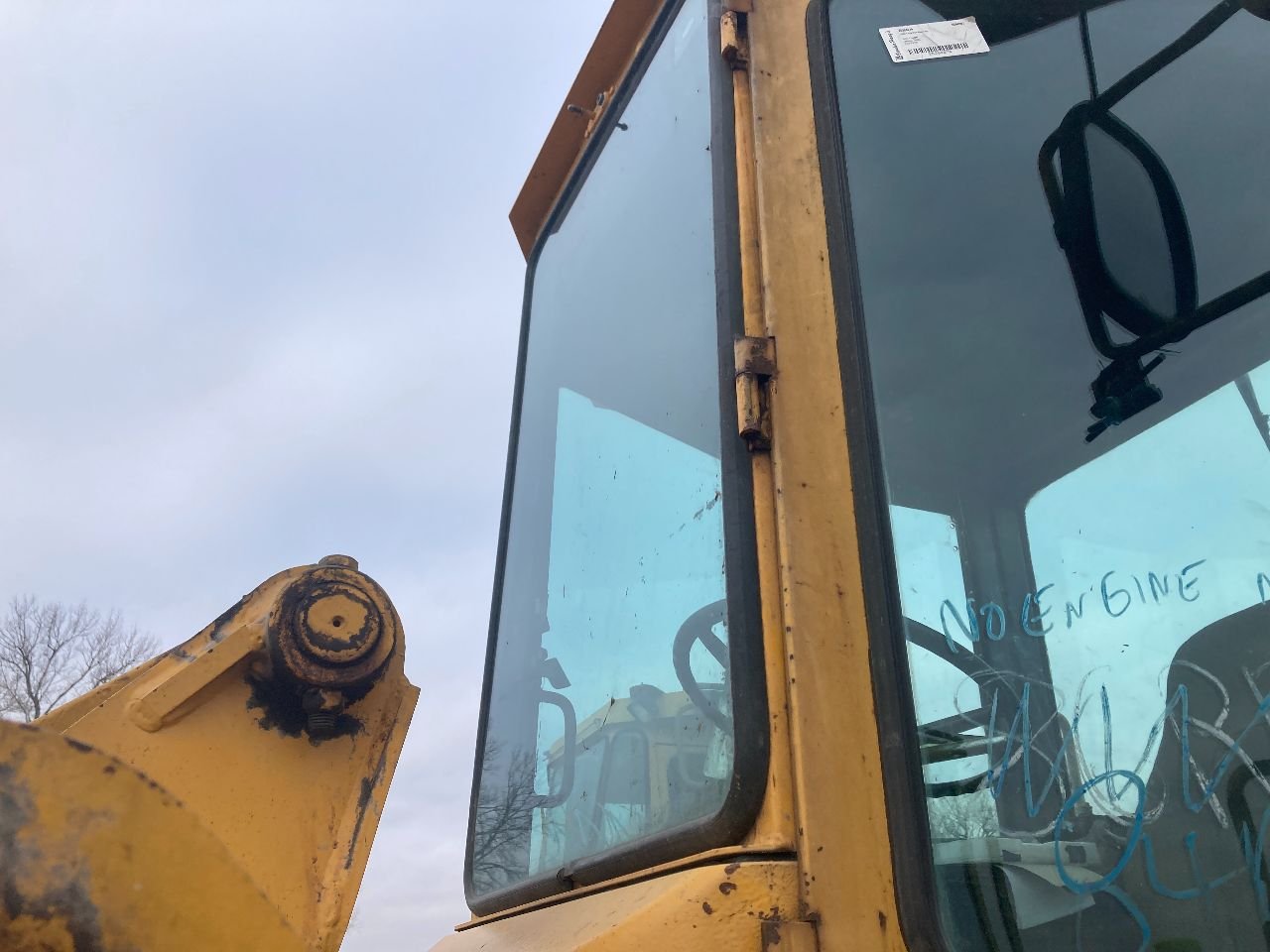 T66340 | John Deere 644C Windshield Glass for Sale