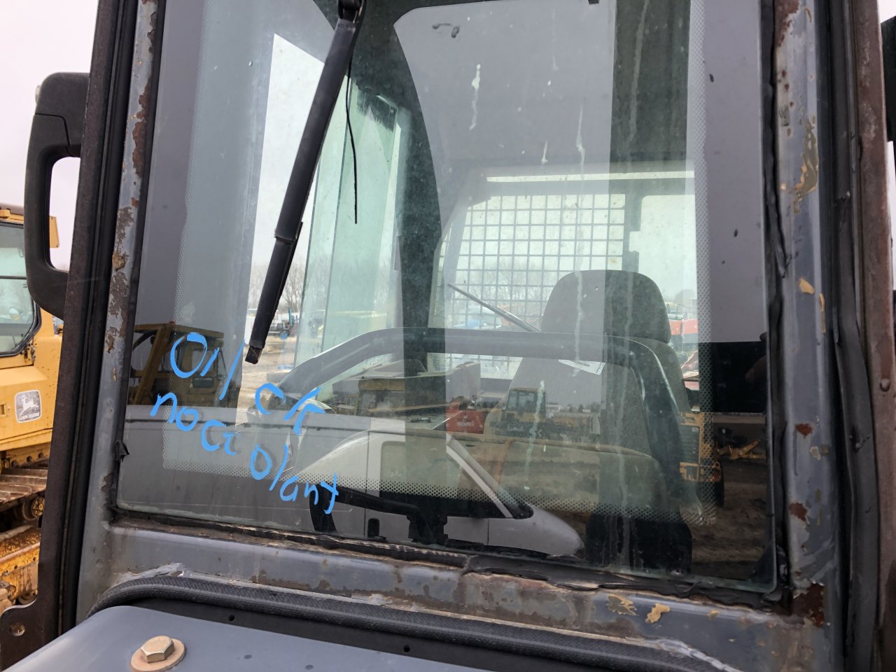 T175748 | John Deere 700J XLT Windshield Glass for Sale