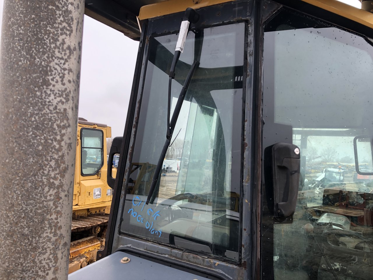 T175748 | John Deere 700J XLT Windshield Glass for Sale