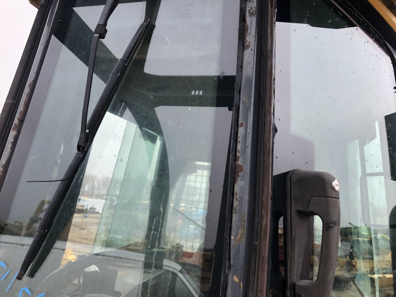 T175748 | John Deere 700J XLT Windshield Glass for Sale