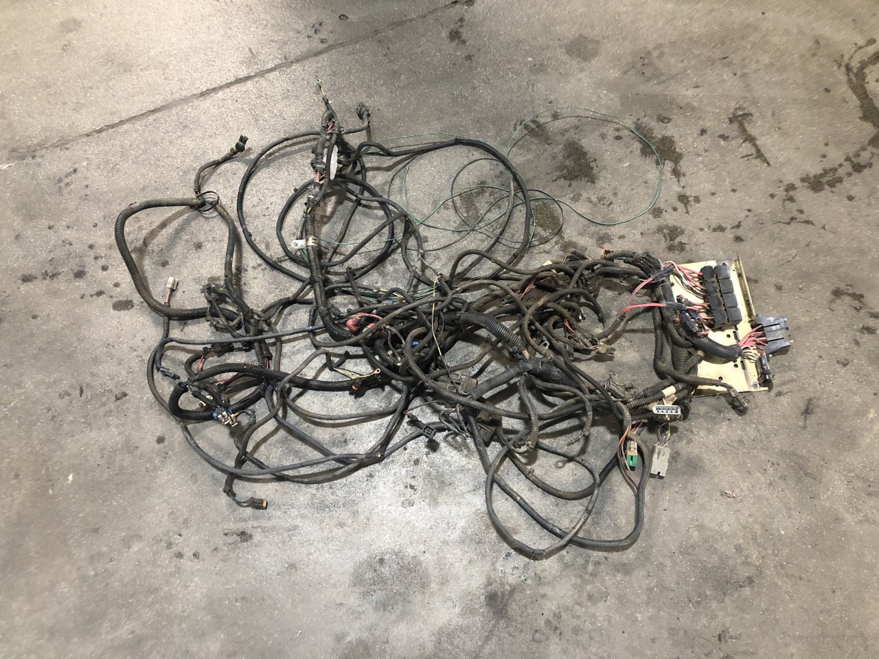 AT318229 | John Deere CT332 Wiring Harness for Sale