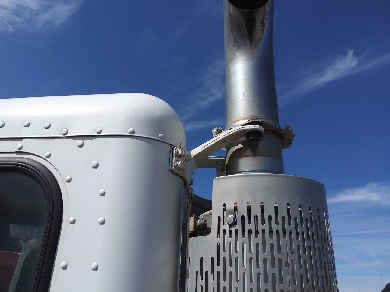 14-15638R | Peterbilt 385 Exhaust Bracket for Sale