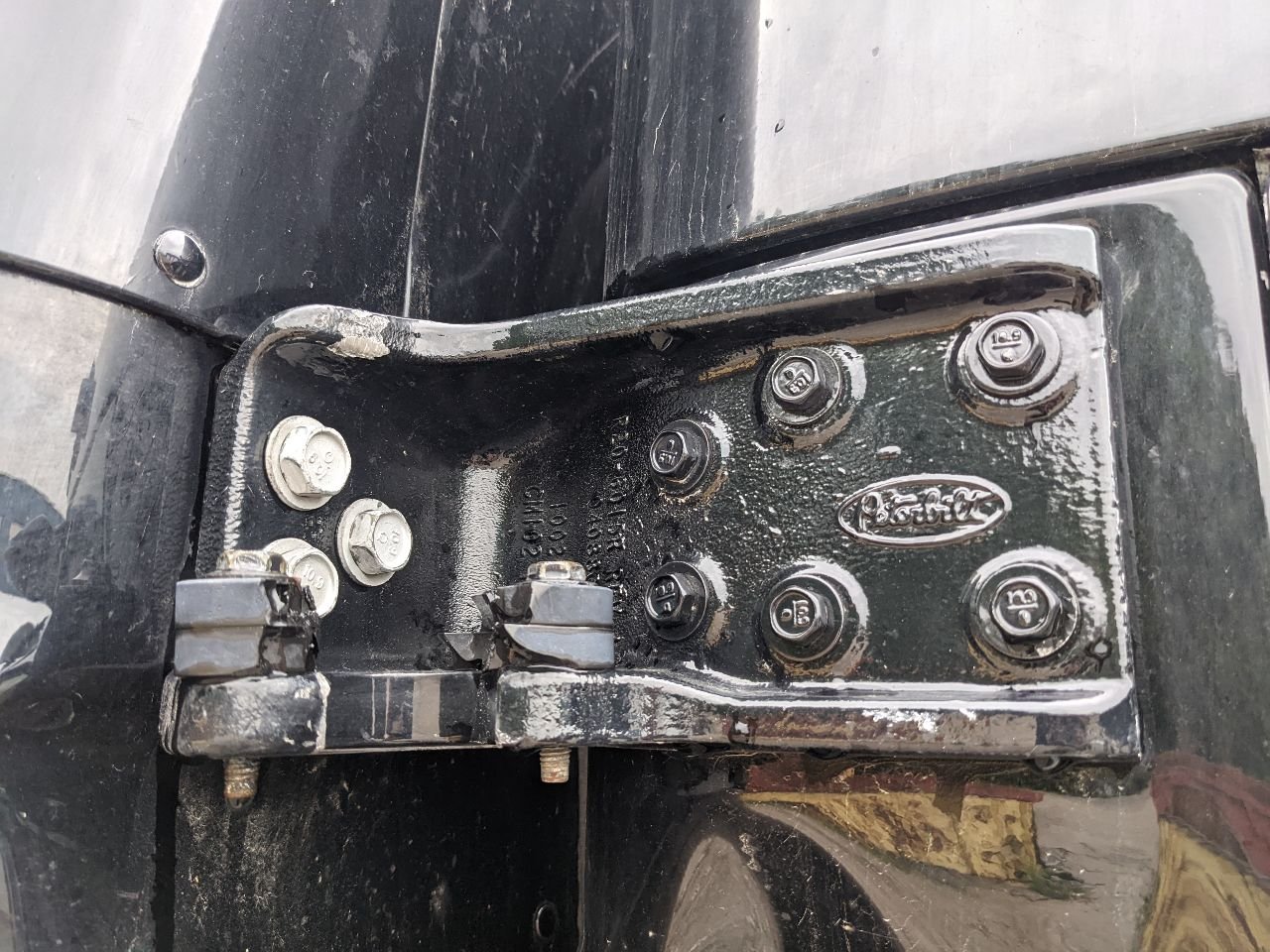 R20-6015R | Peterbilt 579 Exhaust Bracket for Sale