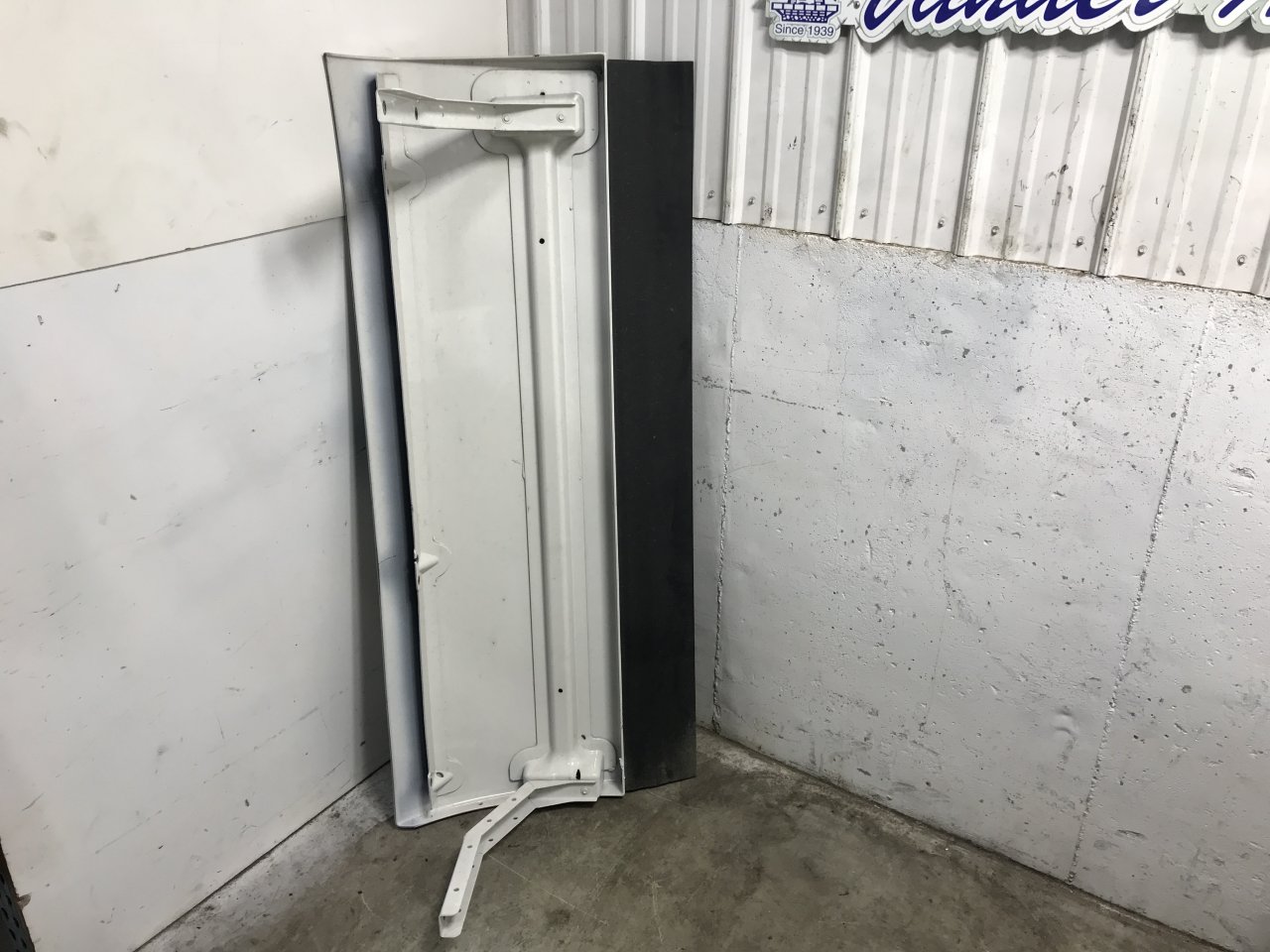 R33-1280 | Peterbilt 579 Side Fairing/Cab Extender for Sale