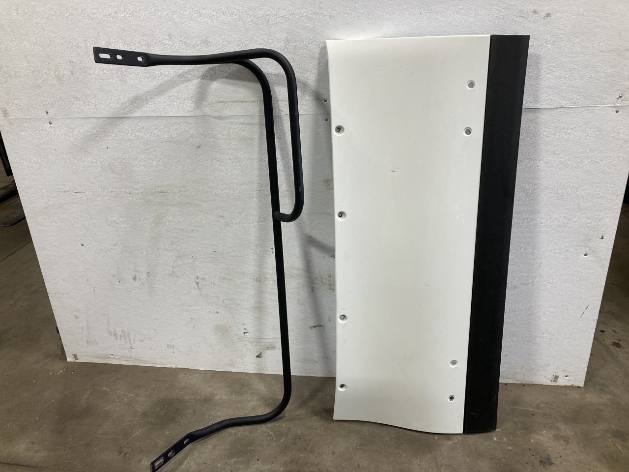 6111487C1 | International LT Side Fairing/Cab Extender for Sale