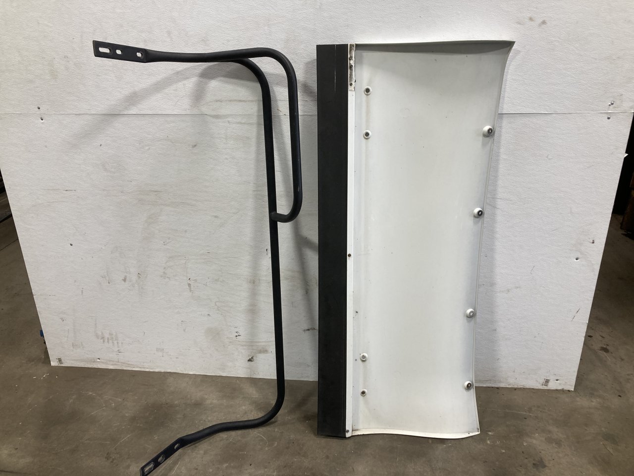 6111487C1 | International LT Side Fairing/Cab Extender for Sale