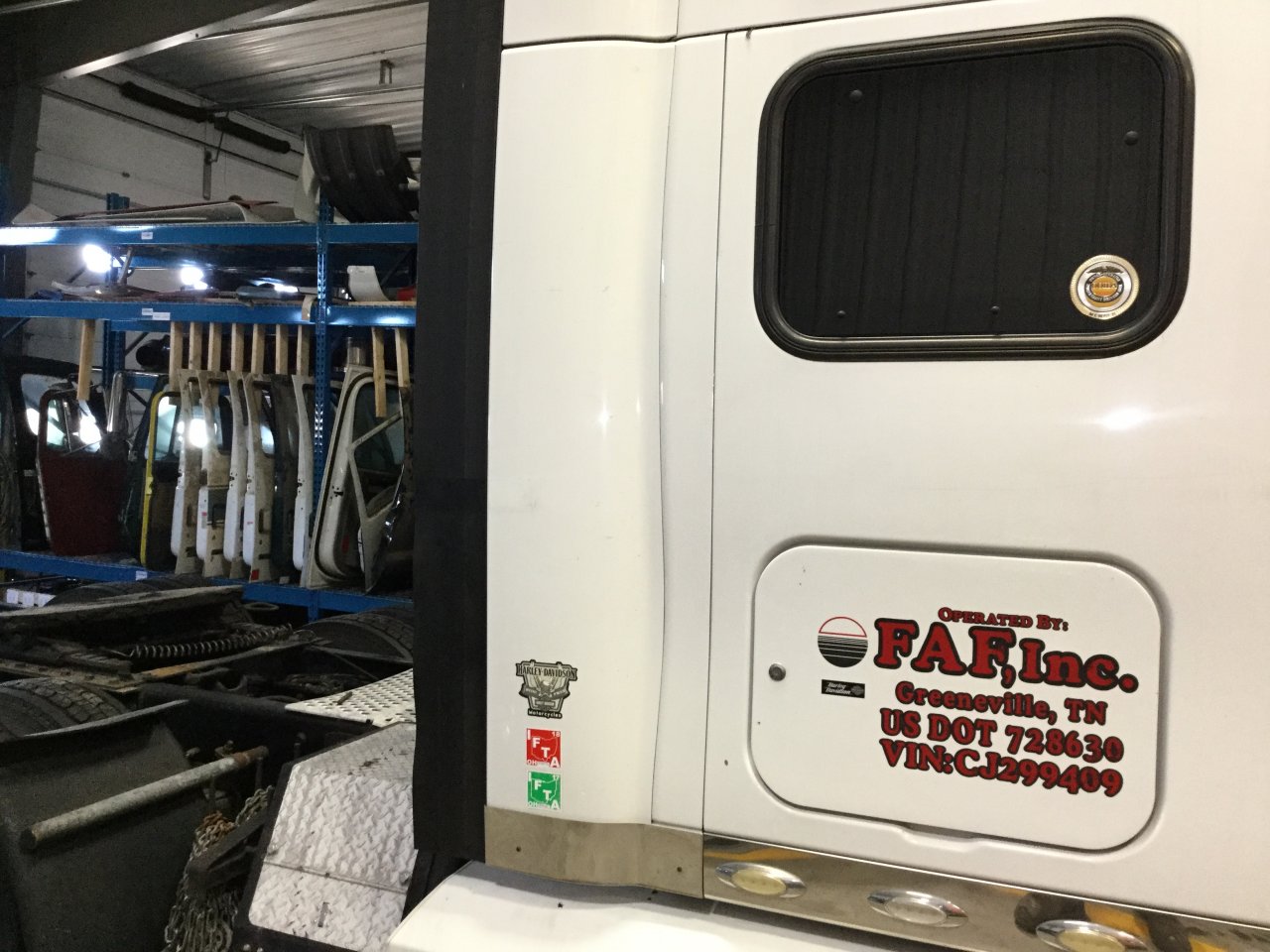 R33-1016R | Kenworth T700 Side Fairing/Cab Extender for Sale