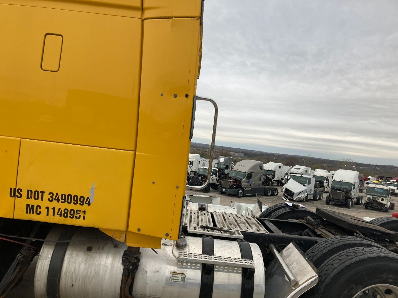 21000812 | Volvo VT Side Fairing/Cab Extender for Sale