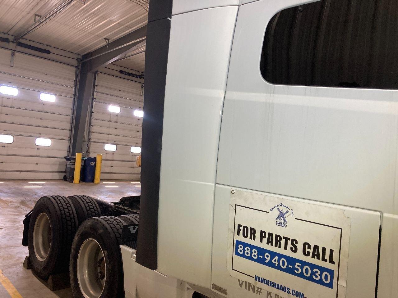 Volvo VNL Side Fairing/Cab Extender for Sale