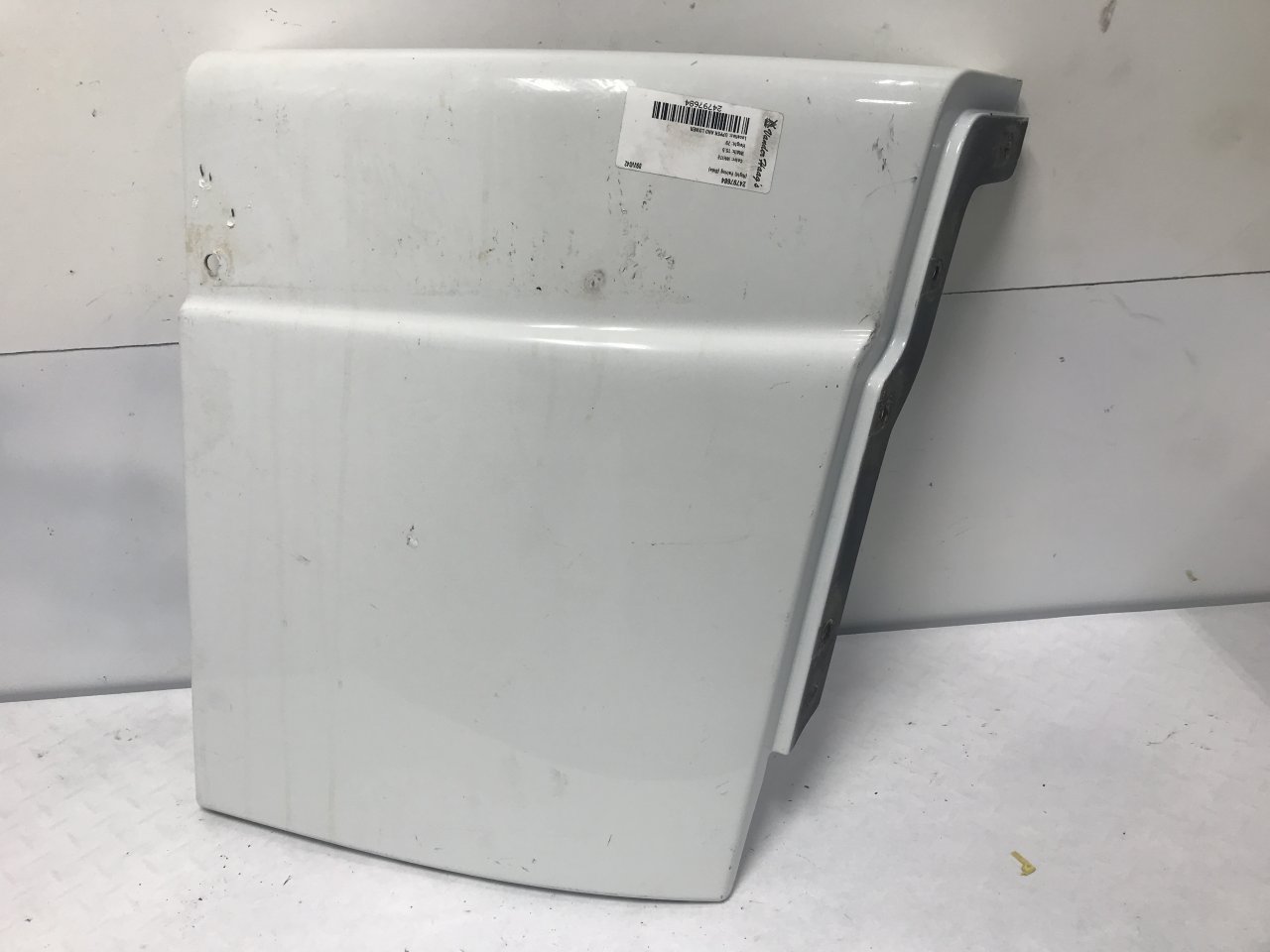 8074142 | Volvo VNL Side Fairing/Cab Extender for Sale