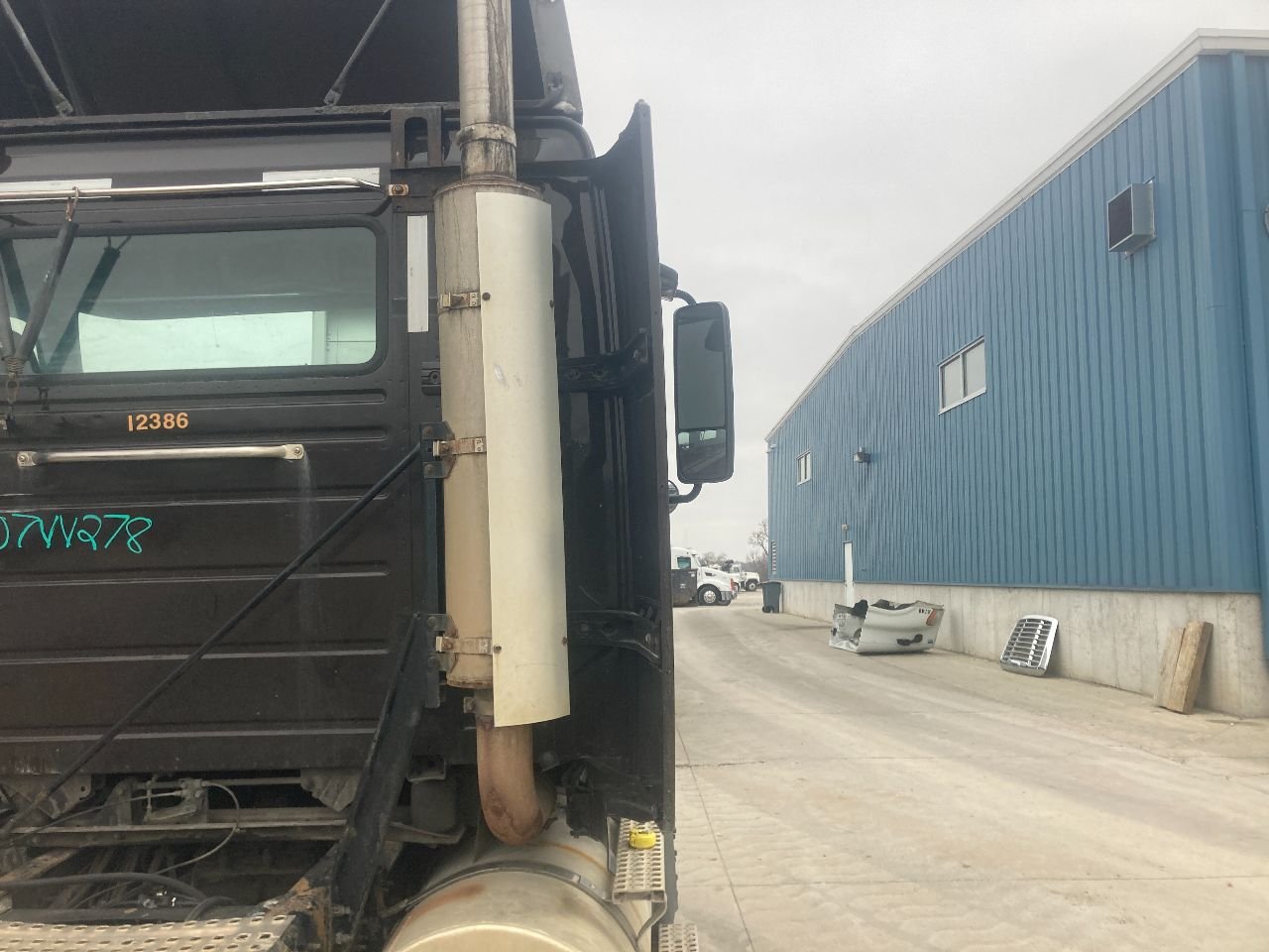 84730270 | Volvo VNM Side Fairing/Cab Extender for Sale