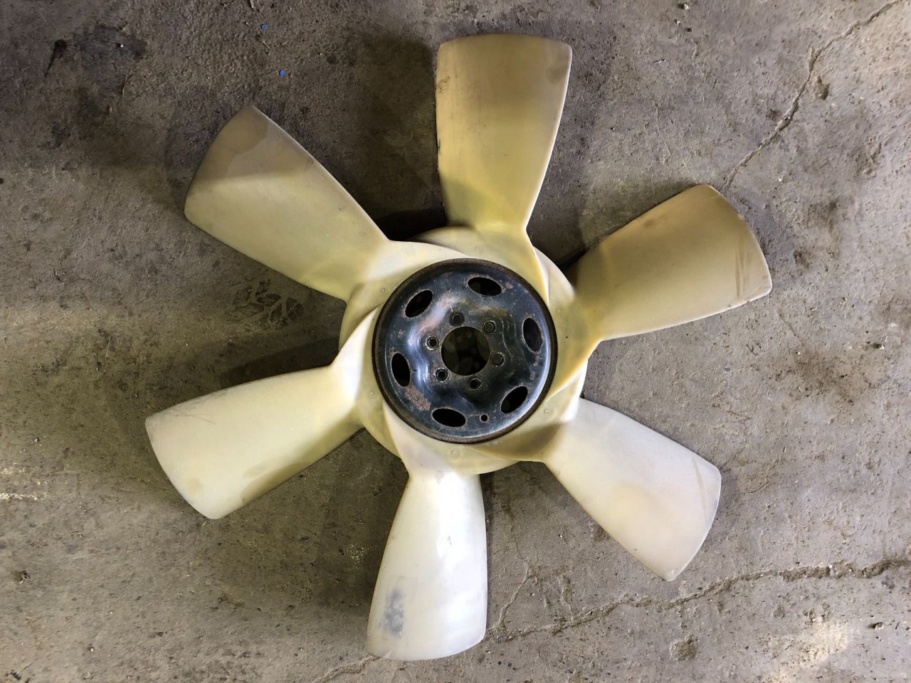 Detroit DD15 Engine Fan Blade for Sale