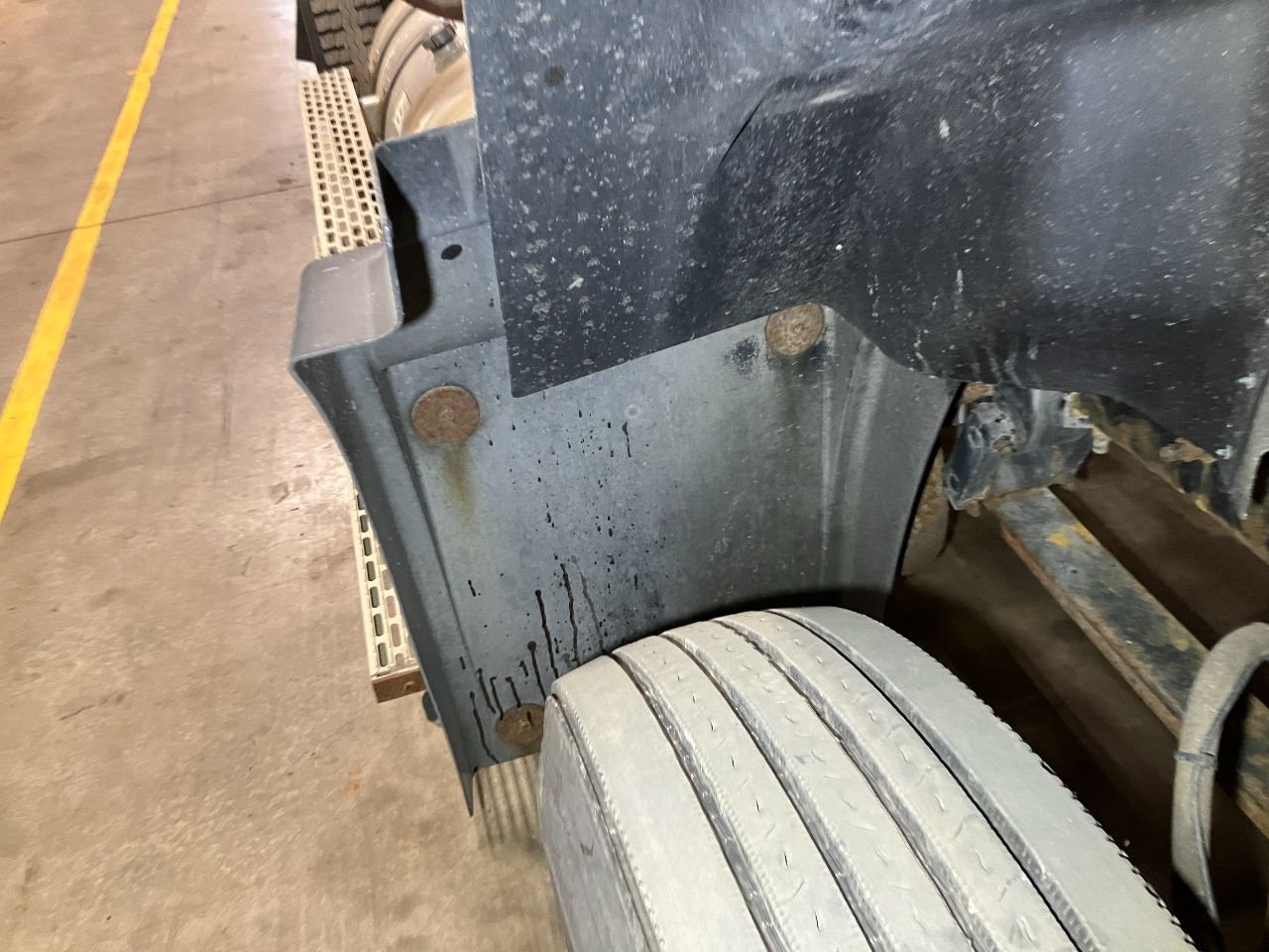 16Q3547M | Mack CH600 Fender for Sale