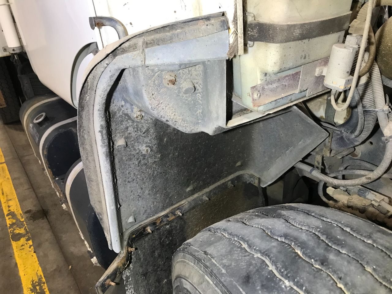 Mack CS MIDLINER Fender for Sale