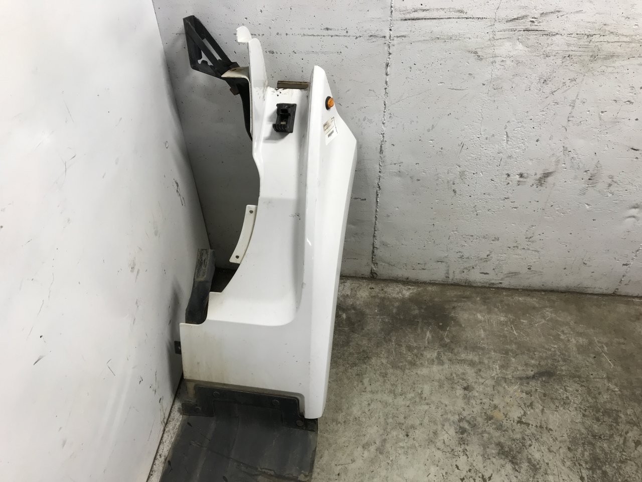 FC4B-16005-A | Ford F750 Fender for Sale