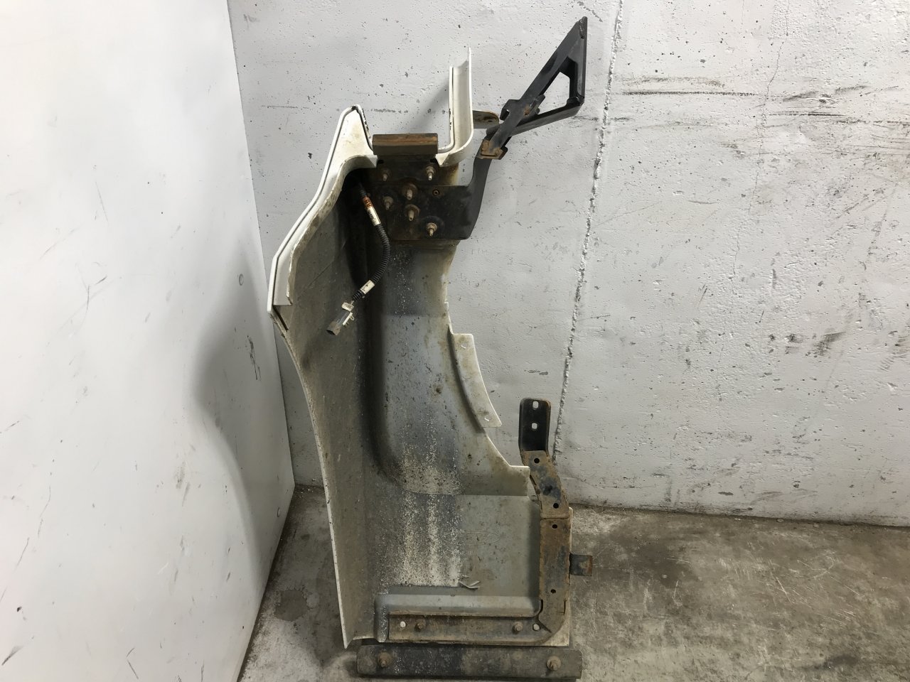 FC4B-16005-A | Ford F750 Fender for Sale