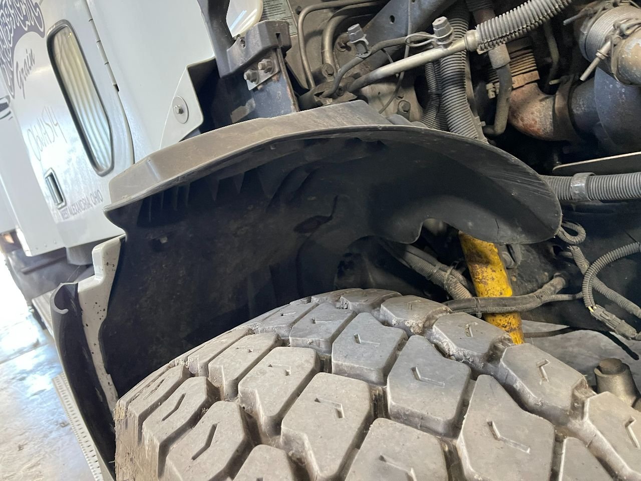 Freightliner COLUMBIA 112 Inner Fender for Sale