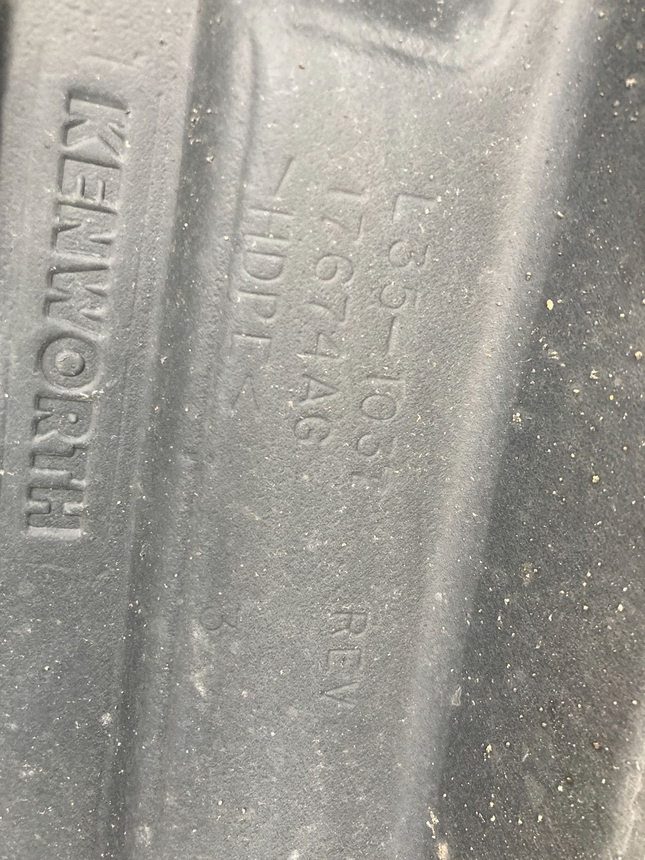L35-1037 | Kenworth T660 Inner Fender for Sale