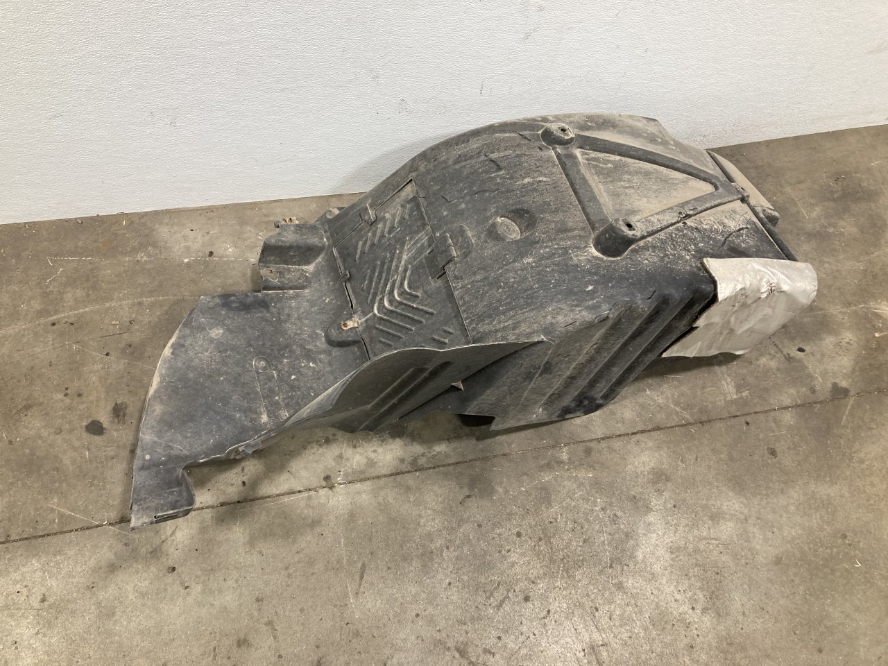 L52-6028R | Kenworth T680 Inner Fender for Sale