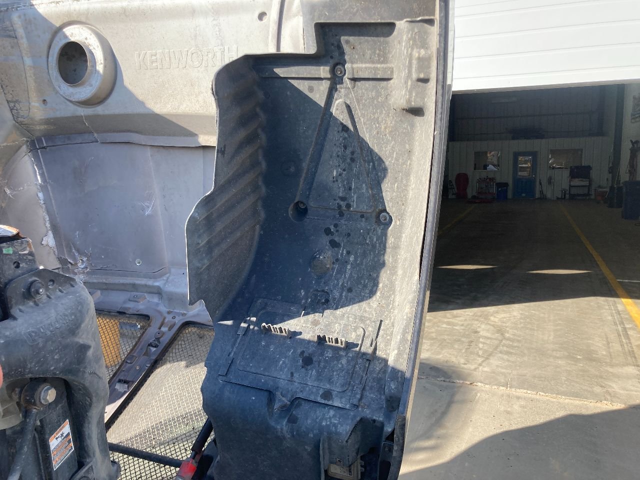 L52-6028R | Kenworth T680 Inner Fender for Sale