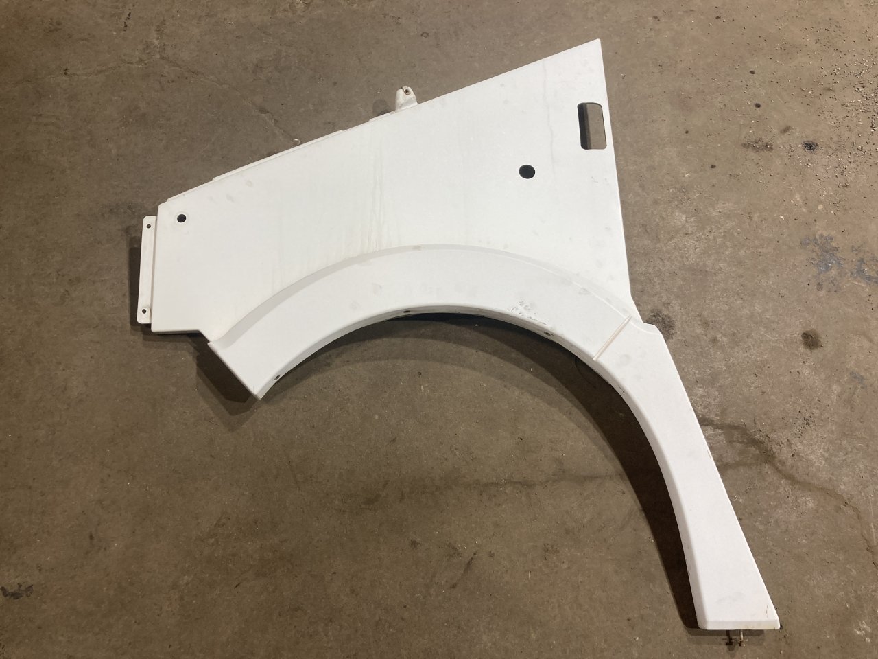 20511418-W000L | Isuzu REACH Fender for Sale
